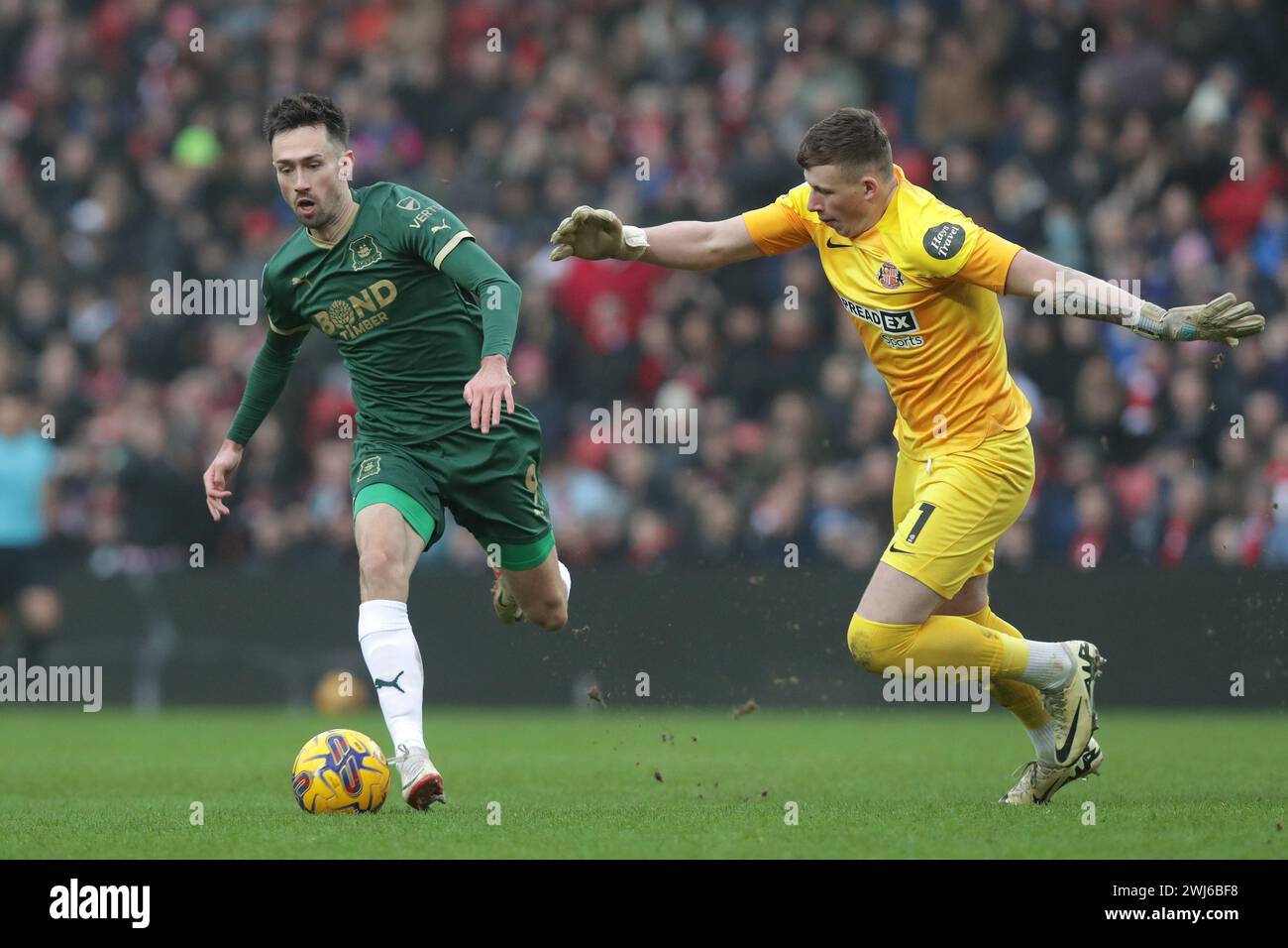 Ryan hardie plymouth argyle hi-res stock photography and images - Alamy