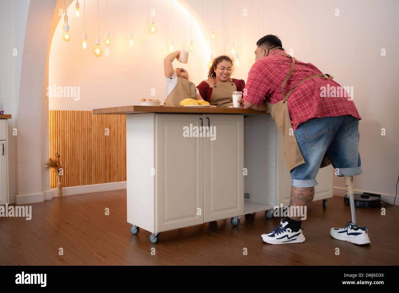 A plus-size family with a father wearing a prosthetic leg, Eat together ...