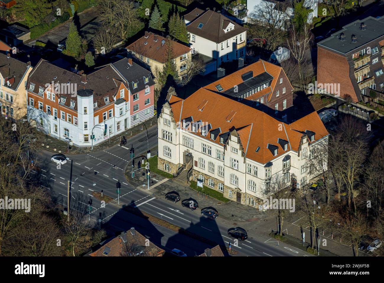 Luftbild, Altes Rathaus mit rotem Dach, Straßenverkehr Ringstraße Ecke ...