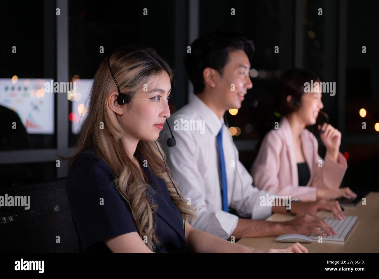 Working headset hi-res stock photography and images - Alamy