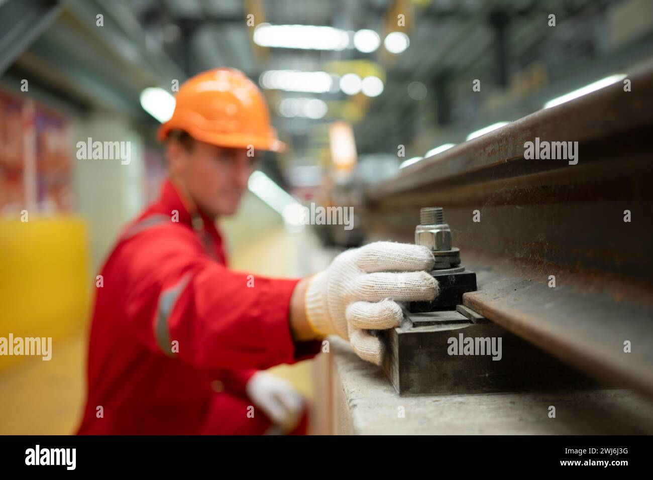 After the electric train is parked in the electric train repair shop ...