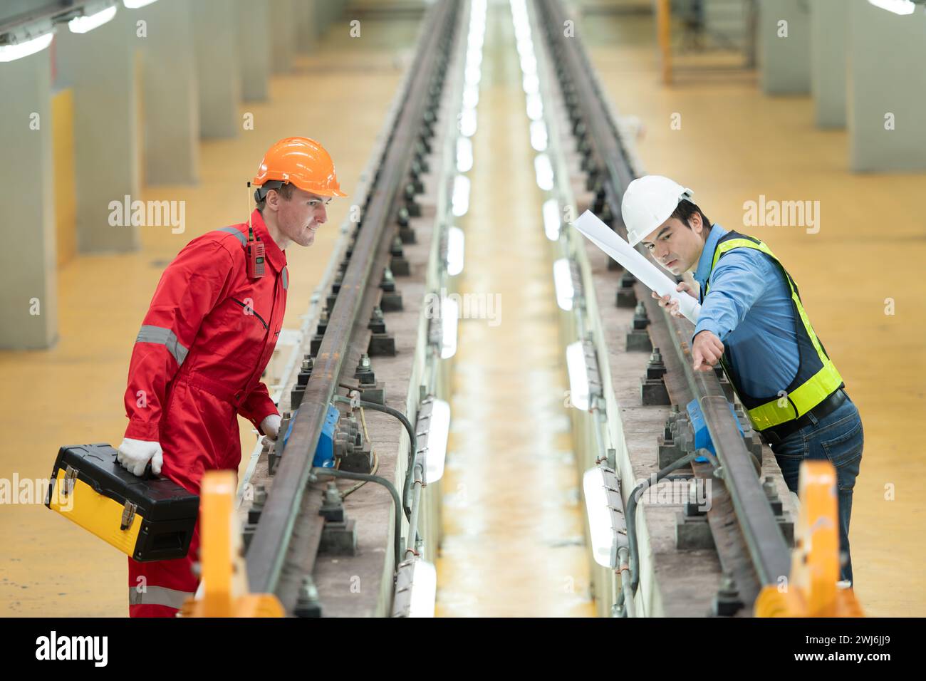 After the electric train is parked in the electric train repair shop ...