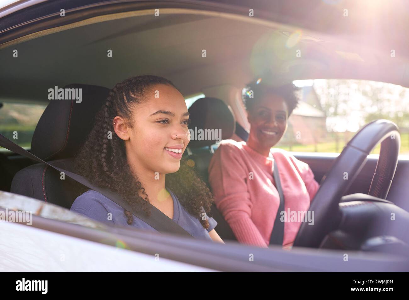 Mother teenage daughter in car hi-res stock photography and images - Alamy
