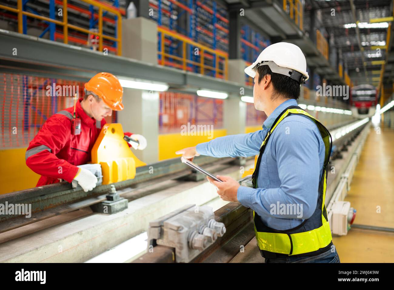 After the electric train is parked in the electric train repair shop ...