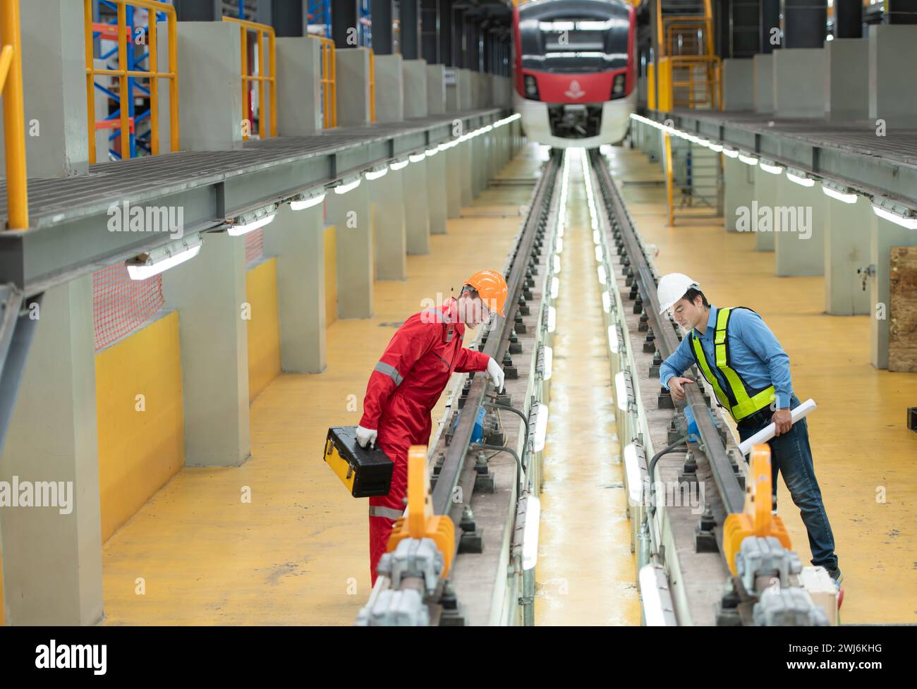 After the electric train is parked in the electric train repair shop ...