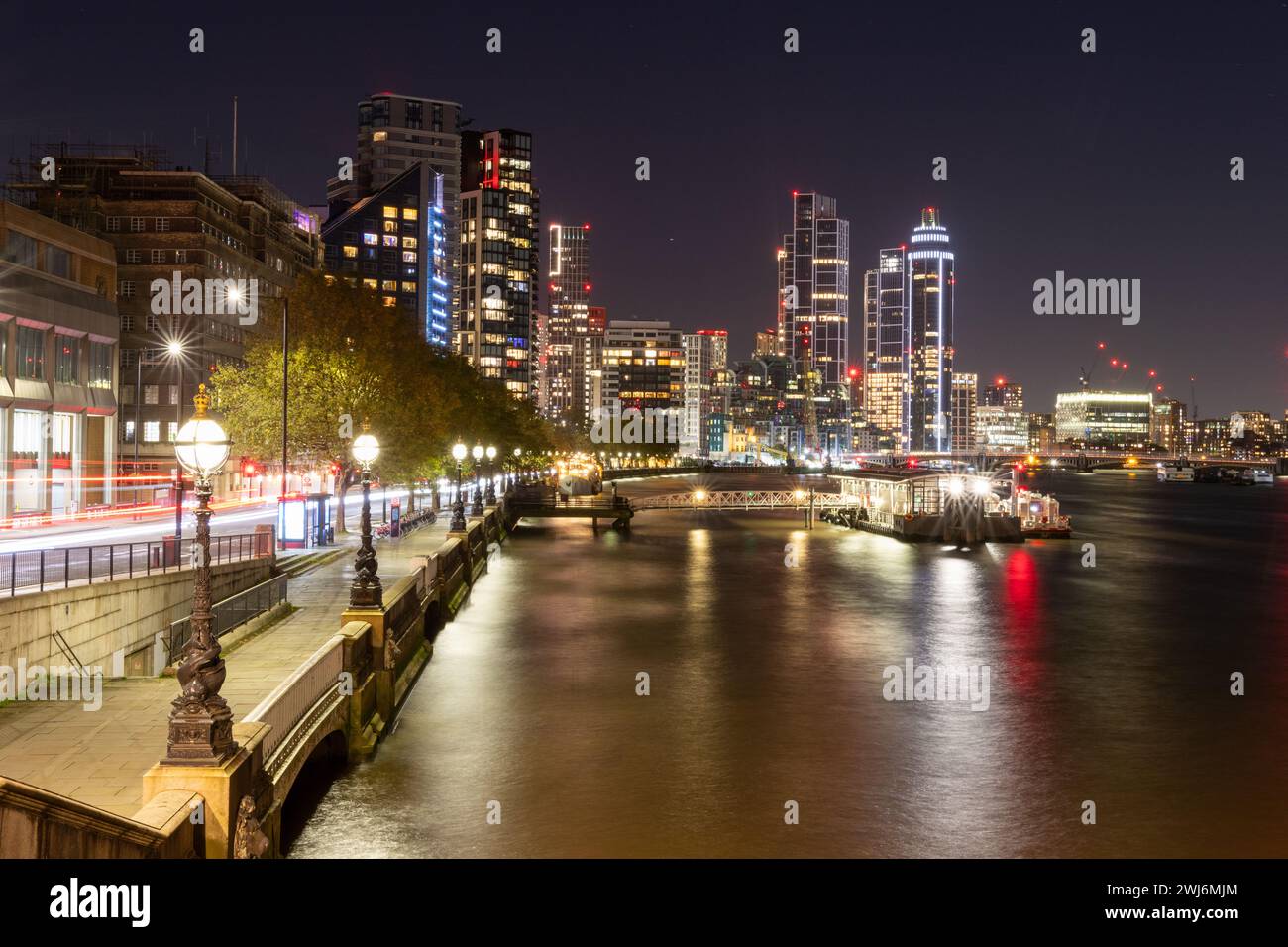 London embankment hi-res stock photography and images - Alamy
