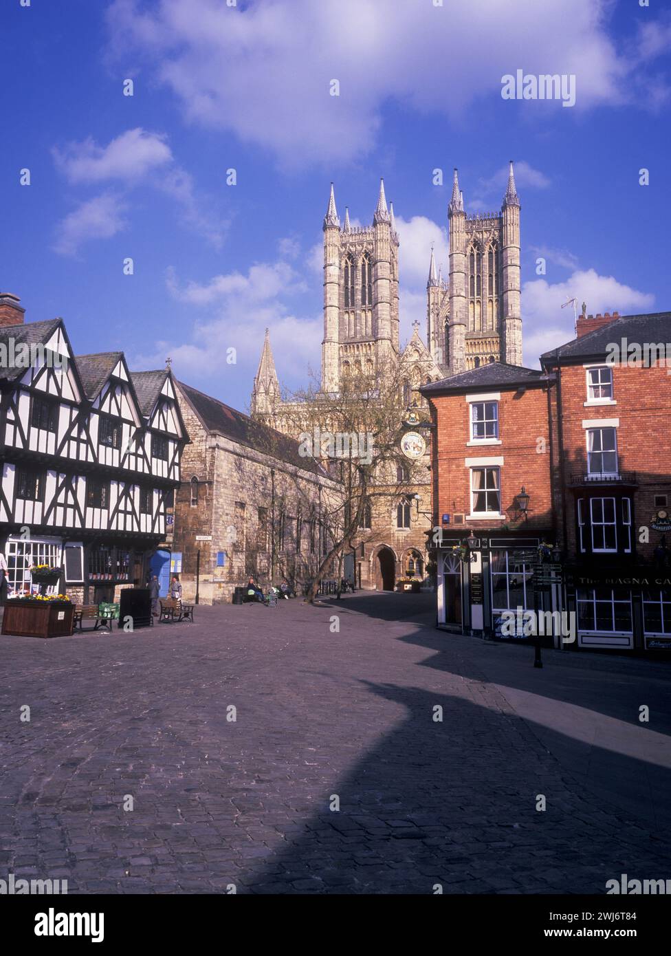 UK, Lincoln, the medieval quarter with the 900 year old cathedral, the ...