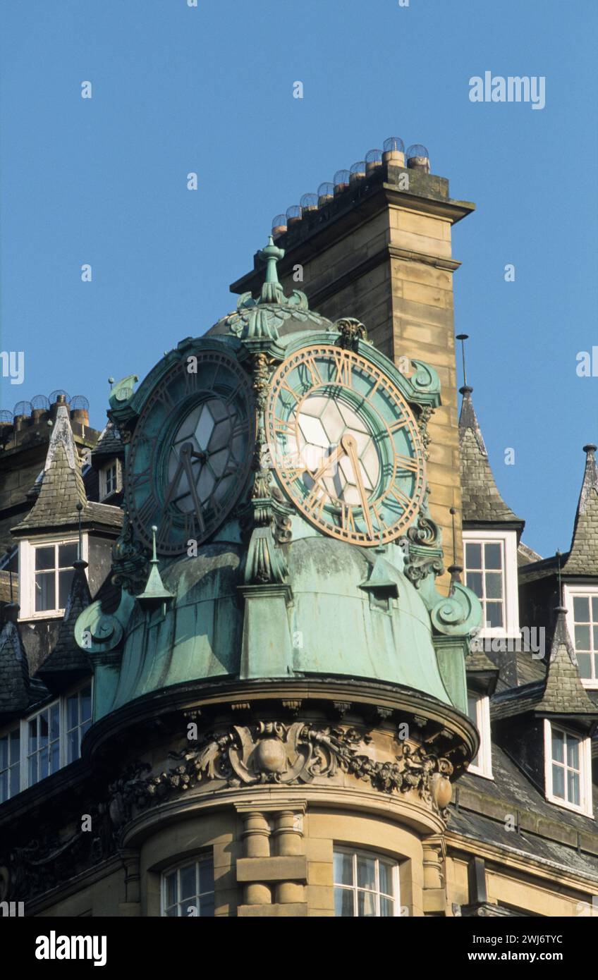 Copper domed clock hi-res stock photography and images - Alamy