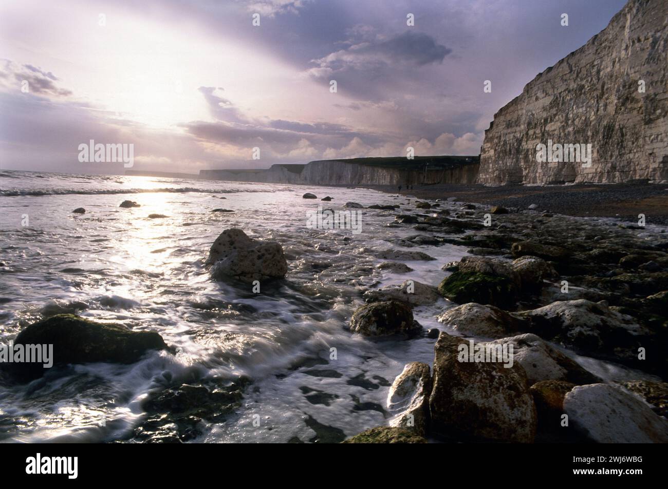 Uk limestone cliffs hi-res stock photography and images - Alamy