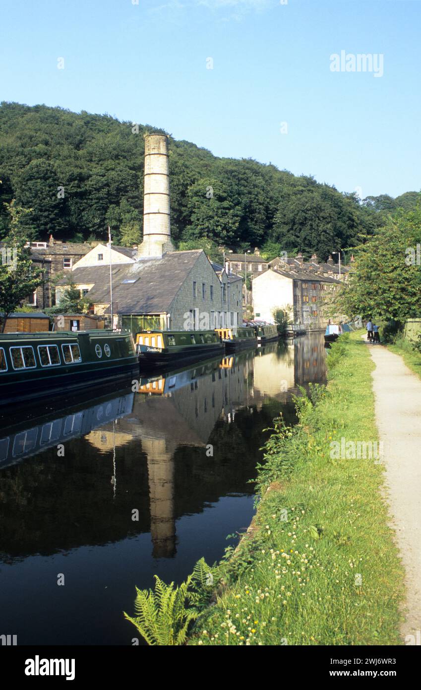 UK, Yorkshire, Hebden Bridge in the Pennines, the Rochdale canal Stock ...