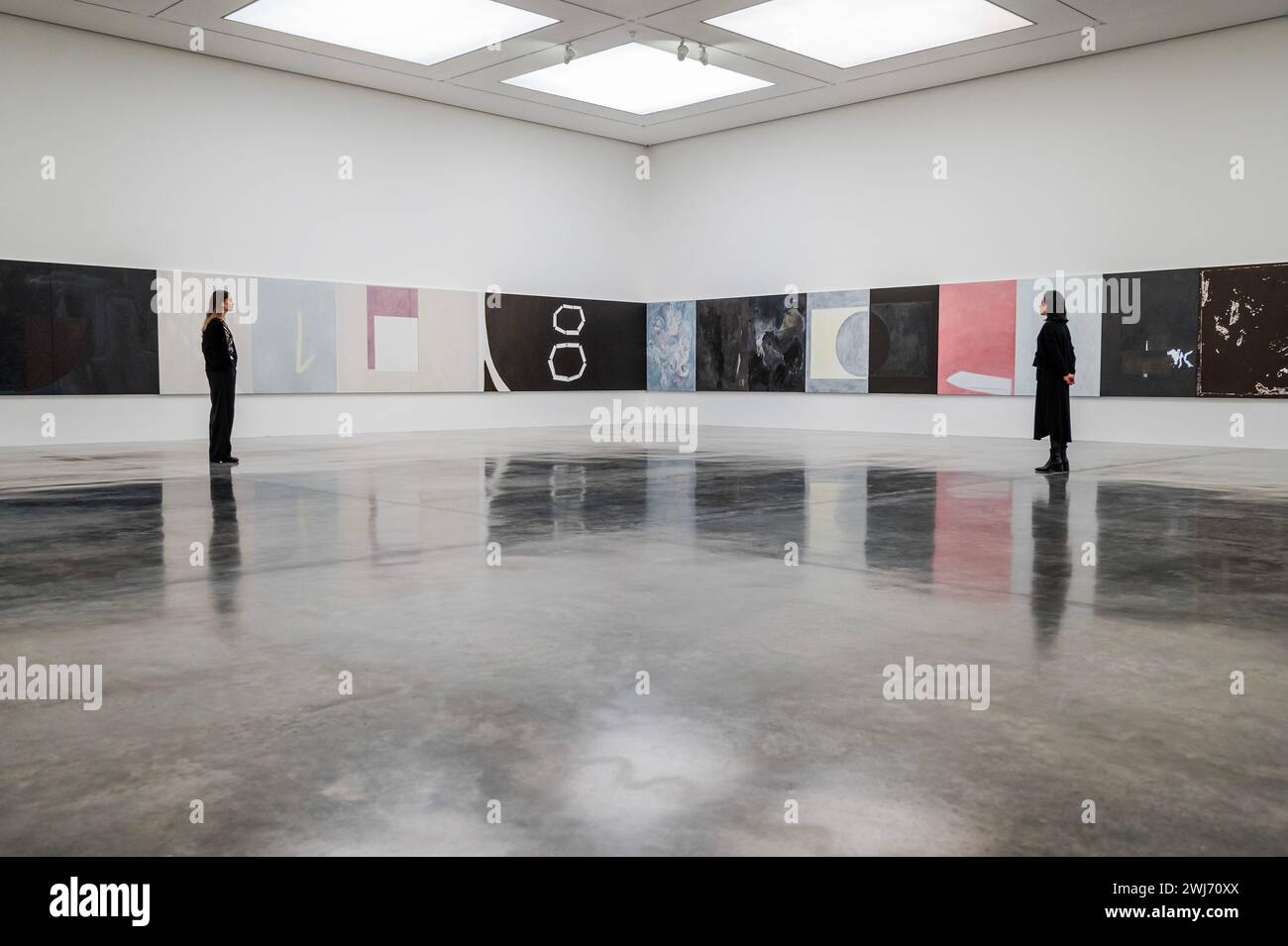 Perimeter gallery hi-res stock photography and images - Alamy