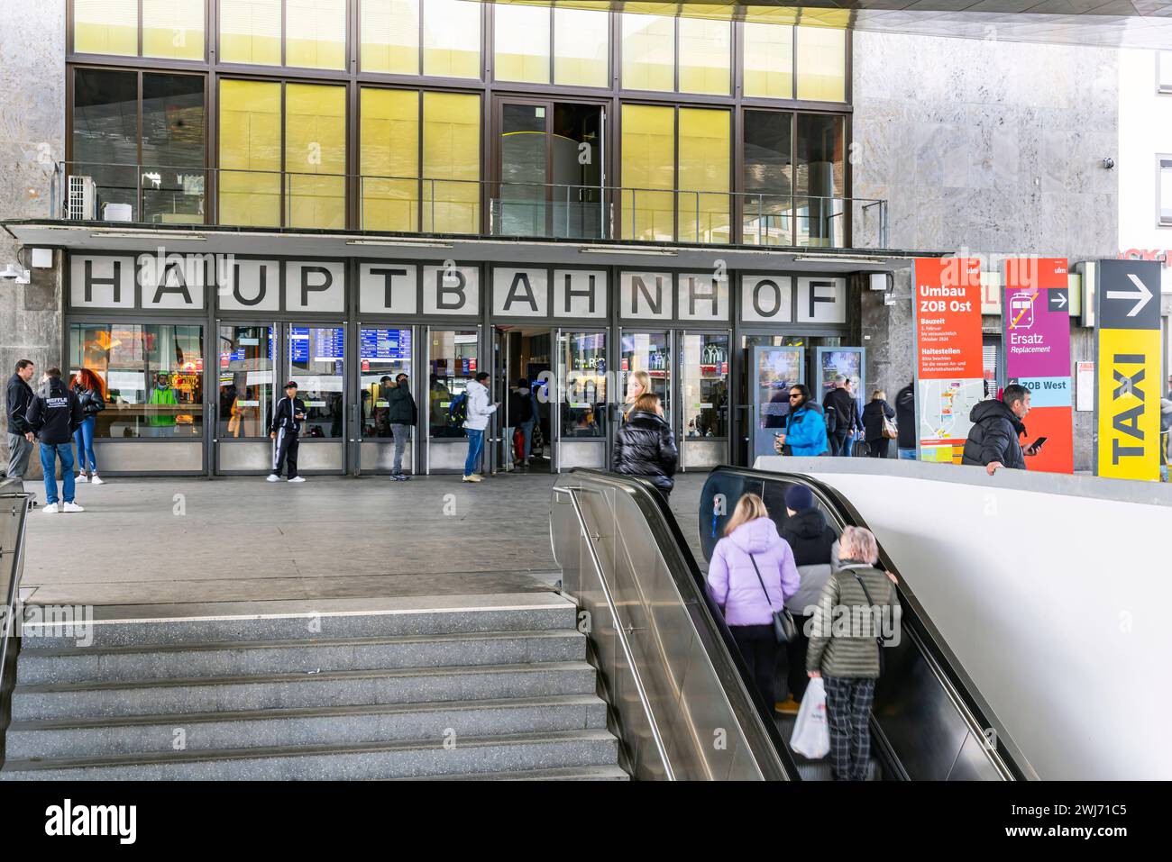 Hauptbahnhof Ulm. // 11.02.2024: Ulm, Baden-Württemberg, Deutschland, Europa *** Ulm Central ...