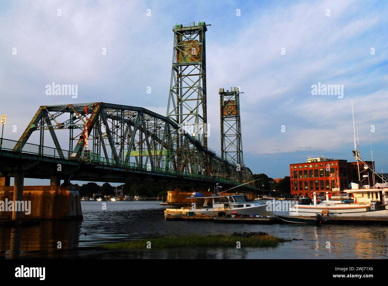 The Memorial Bridge in Portsmouth, New Hampshire is a vertical lift ...