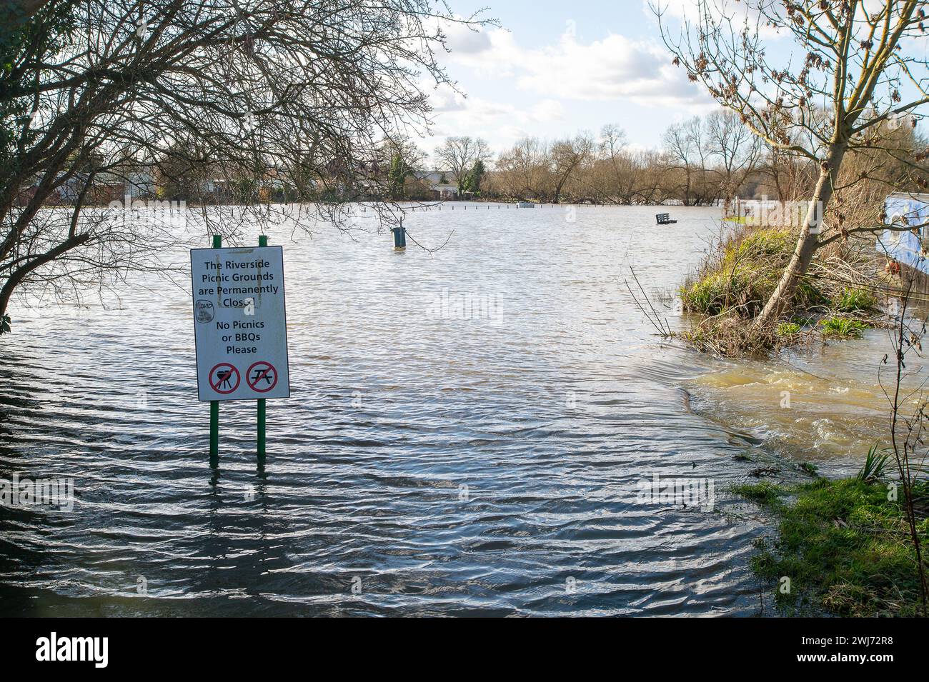 Cookham berkshire path thames hi-res stock photography and images - Alamy