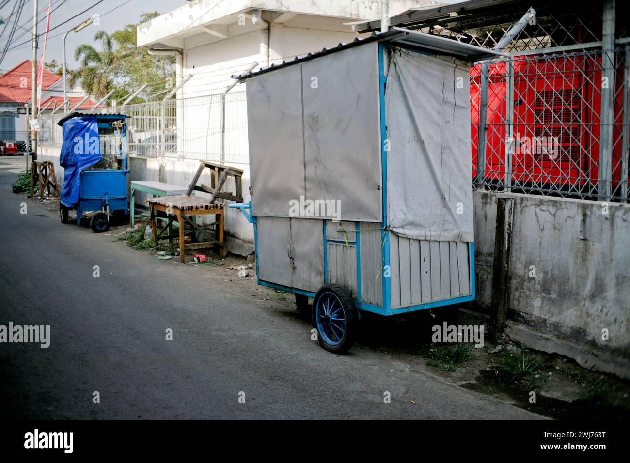 abandoned cart of hawker street food Stock Photo - Alamy