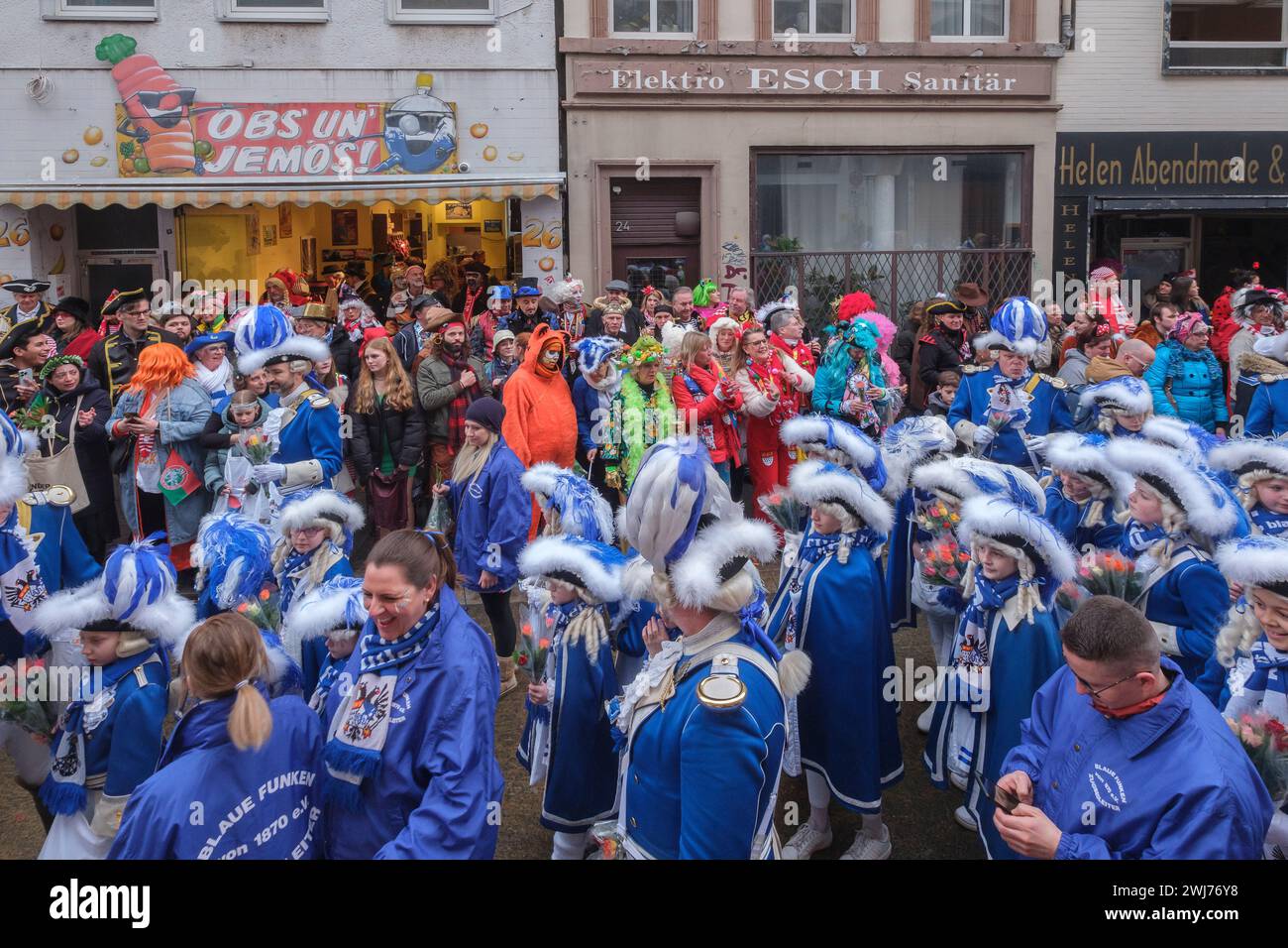 Carnival, Rose Monday in Cologne in Severinstraße in the Vringsveedel ...