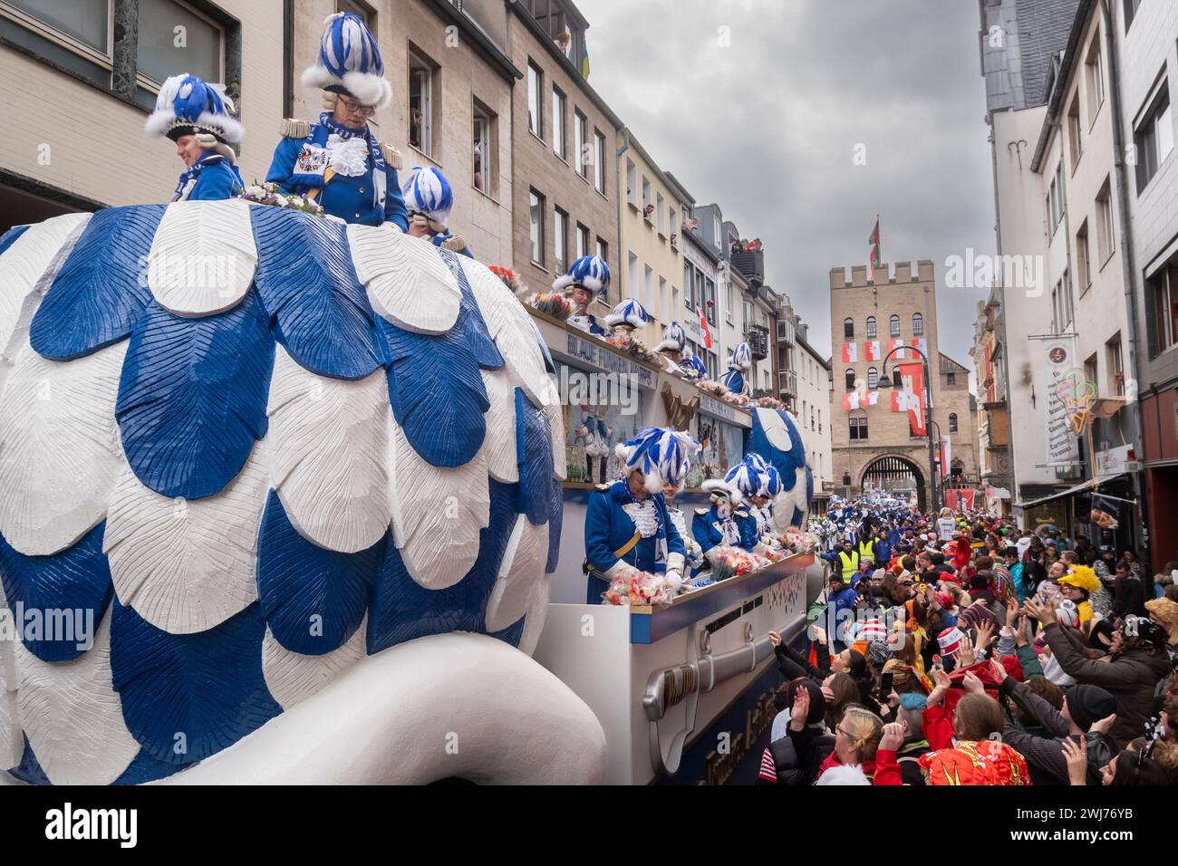 Carnival, Rose Monday in Cologne in Severinstraße in the Vringsveedel ...