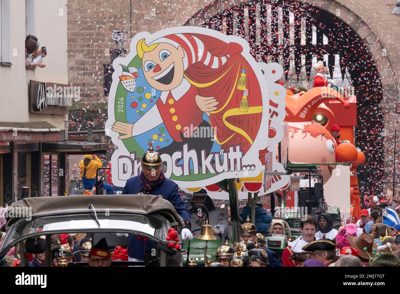 Carnival, Rose Monday in Cologne in Severinstraße in the Vringsveedel ...