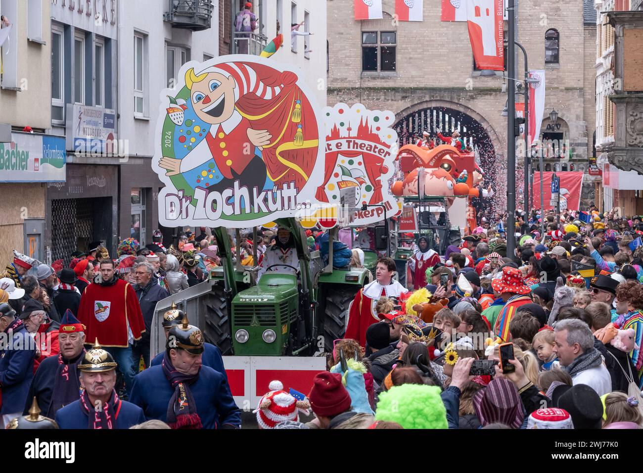 Carnival, Rose Monday in Cologne in Severinstraße in the Vringsveedel ...