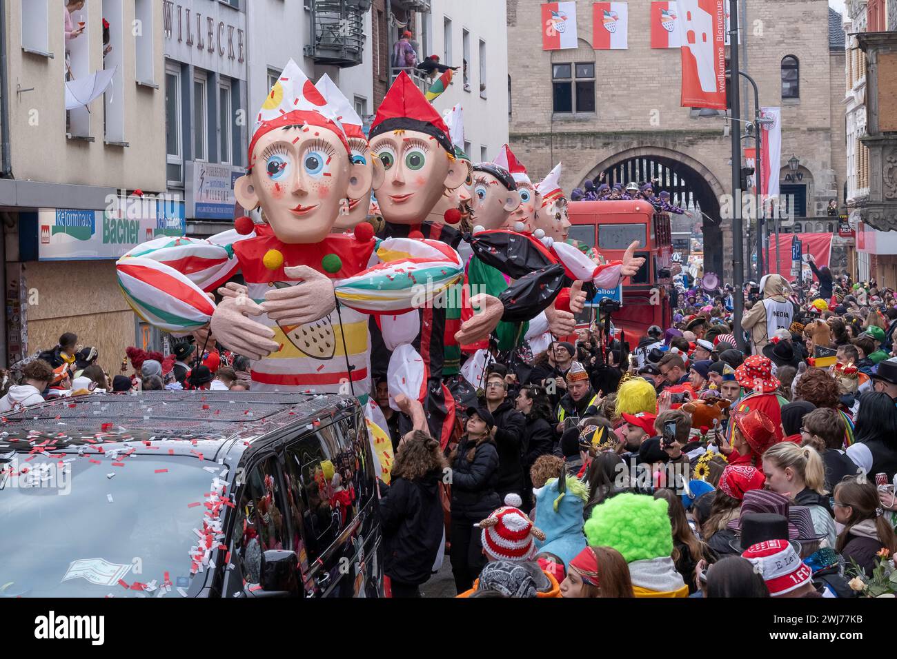 Carnival, Rose Monday in Cologne in Severinstraße in the Vringsveedel ...
