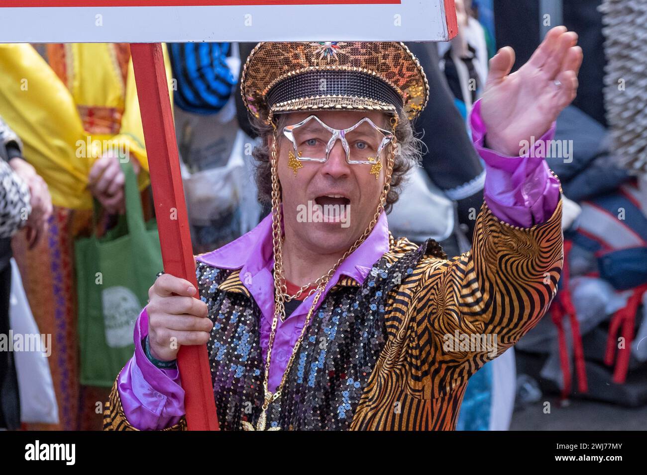 Carnival, Rose Monday in Cologne in Severinstraße in the Vringsveedel ...