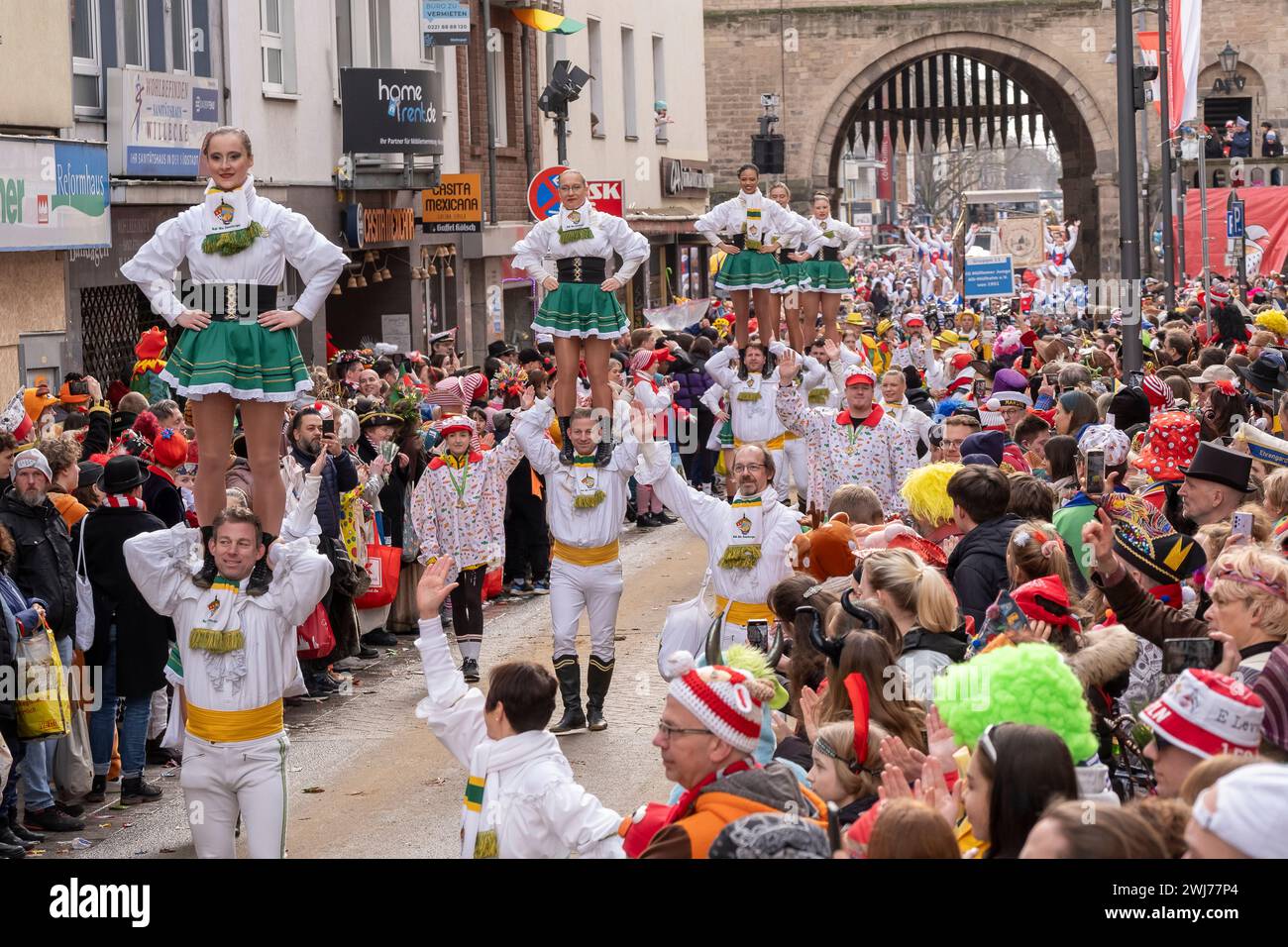 Carnival, Rose Monday in Cologne in Severinstraße in the Vringsveedel ...