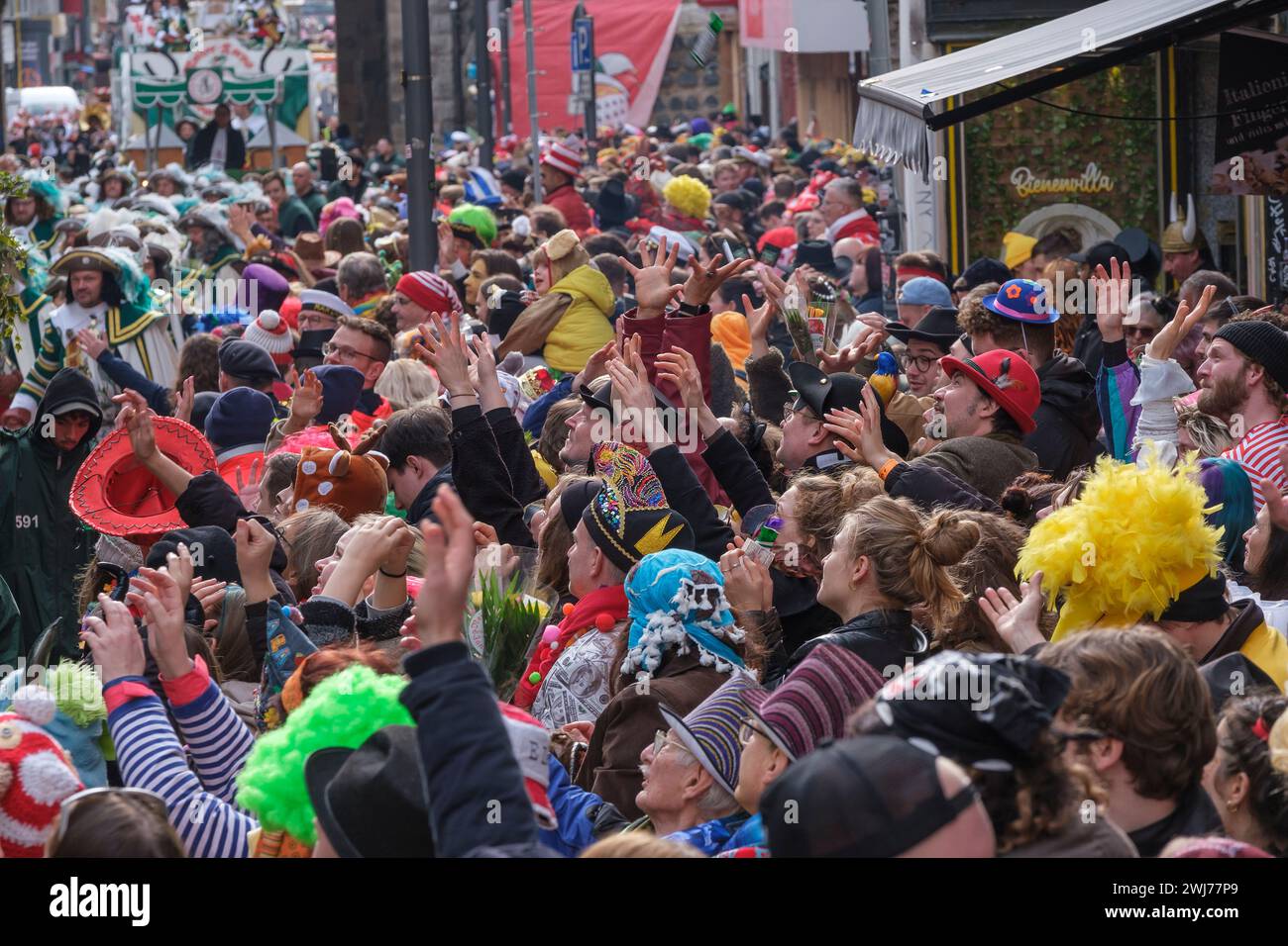 Carnival, Rose Monday in Cologne in Severinstraße in the Vringsveedel ...