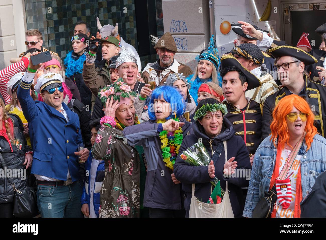 Carnival, Rose Monday in Cologne in Severinstraße in the Vringsveedel ...