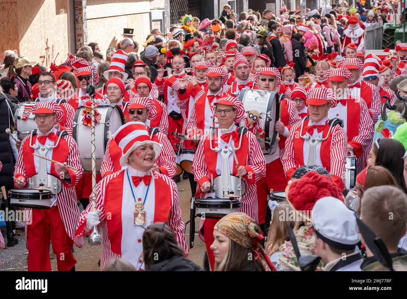 Carnival, Rose Monday in Cologne in Severinstraße in the Vringsveedel ...
