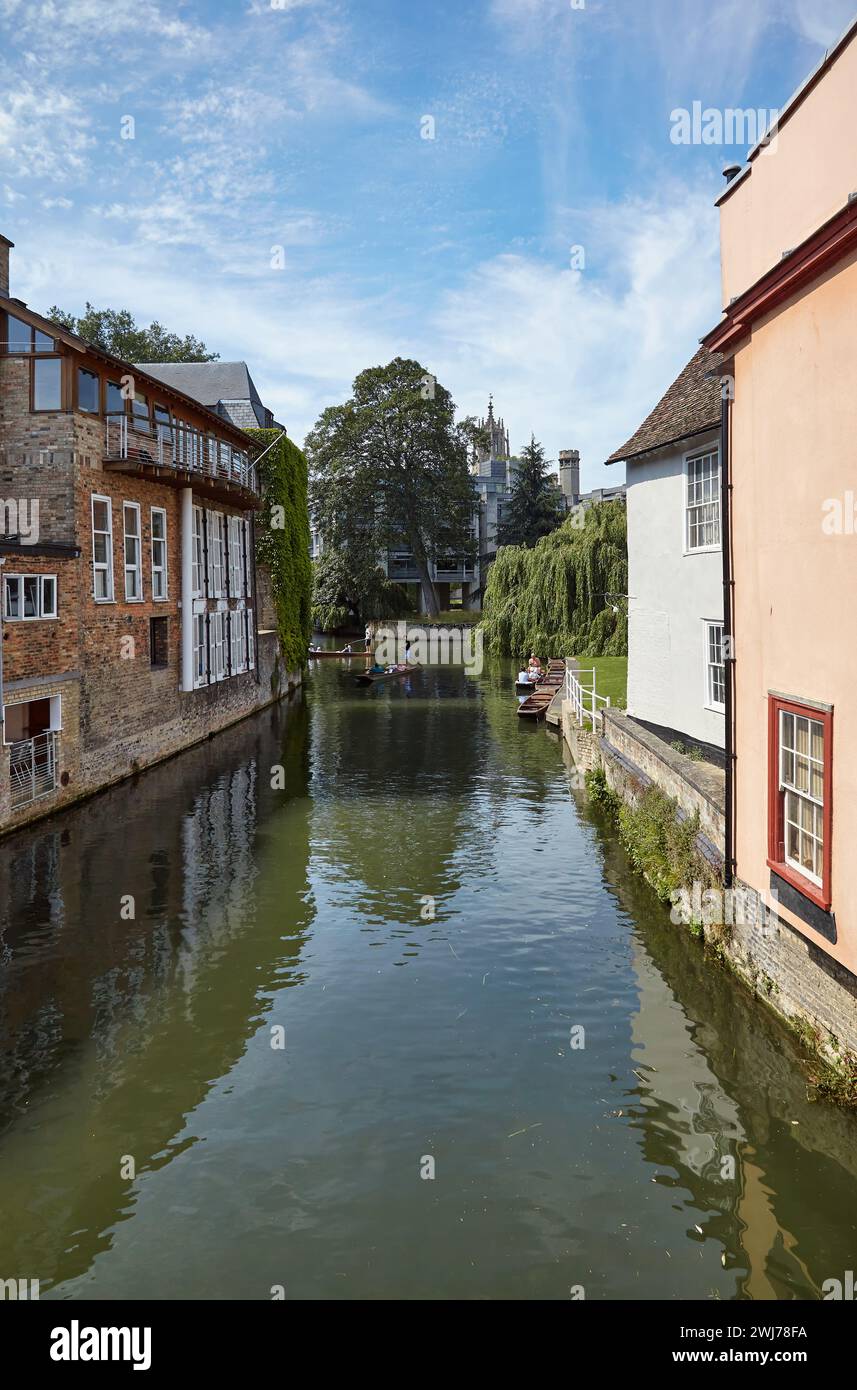 The view of river Cam from the Magdalene bridge in the central ...