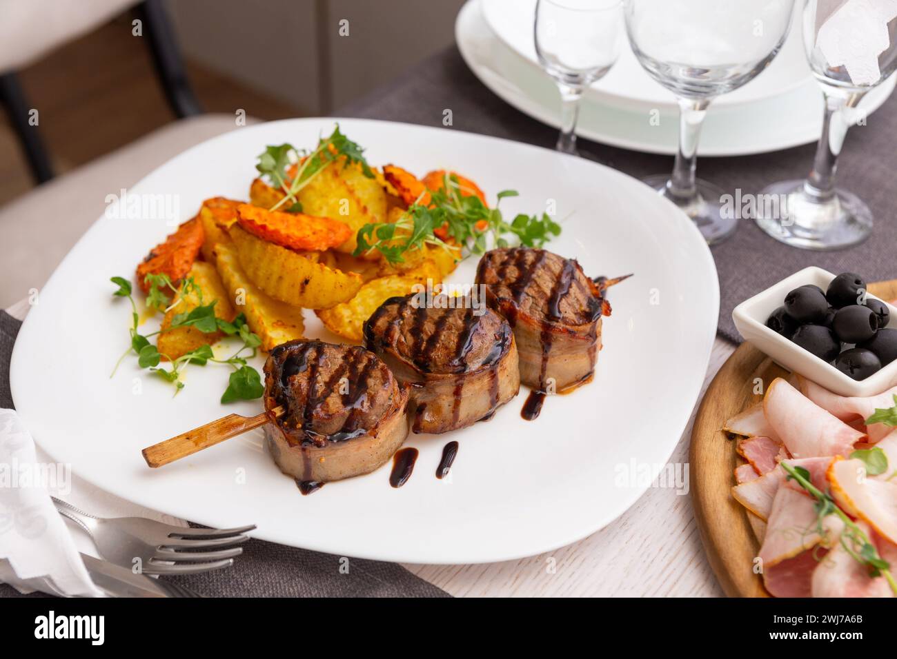 Dinner plate no food hi-res stock photography and images - Alamy