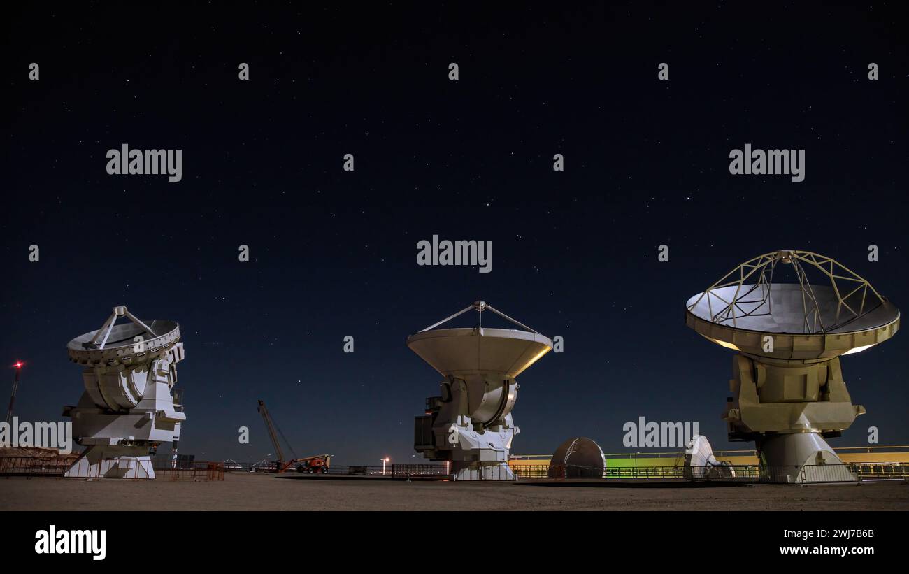 Radio telescope array ALMA in the atacama desert, Chile Stock Photo - Alamy