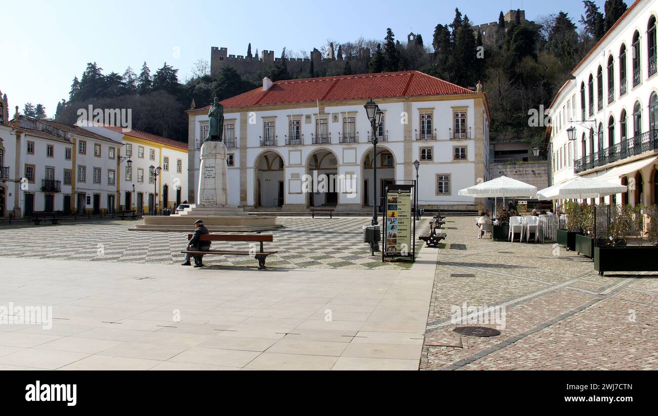 Republic Square, with the Town Hall building and Monument to Gualdim ...
