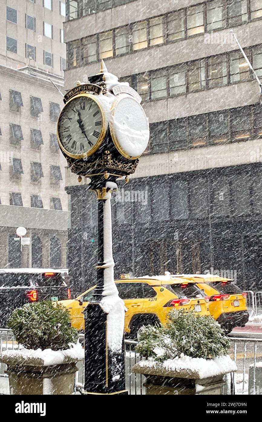 Heavy snow famous clock hi-res stock photography and images - Alamy