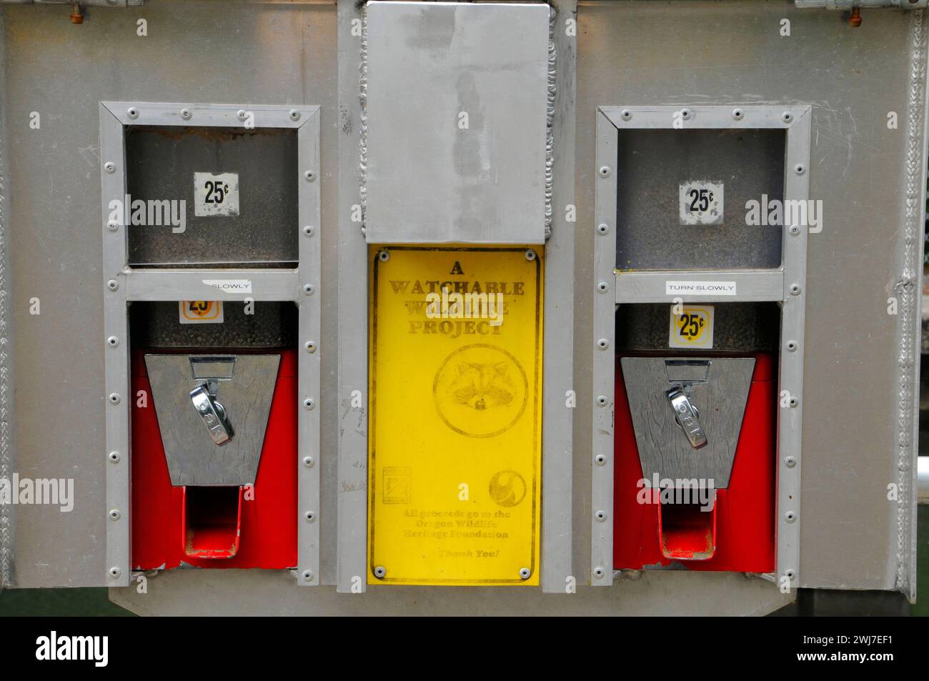 Fish feed vending machine hi-res stock photography and images - Alamy