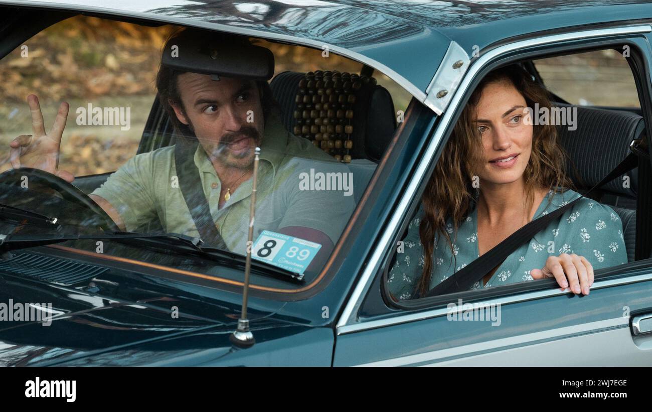 BOY SWALLOWS UNIVERSE, from left: Ben O'Toole, Phoebe Tonkin, 'Boy Seeks Work', (Season 1, ep ...