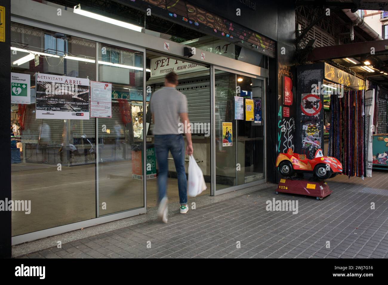 Person entering the market hi-res stock photography and images - Alamy