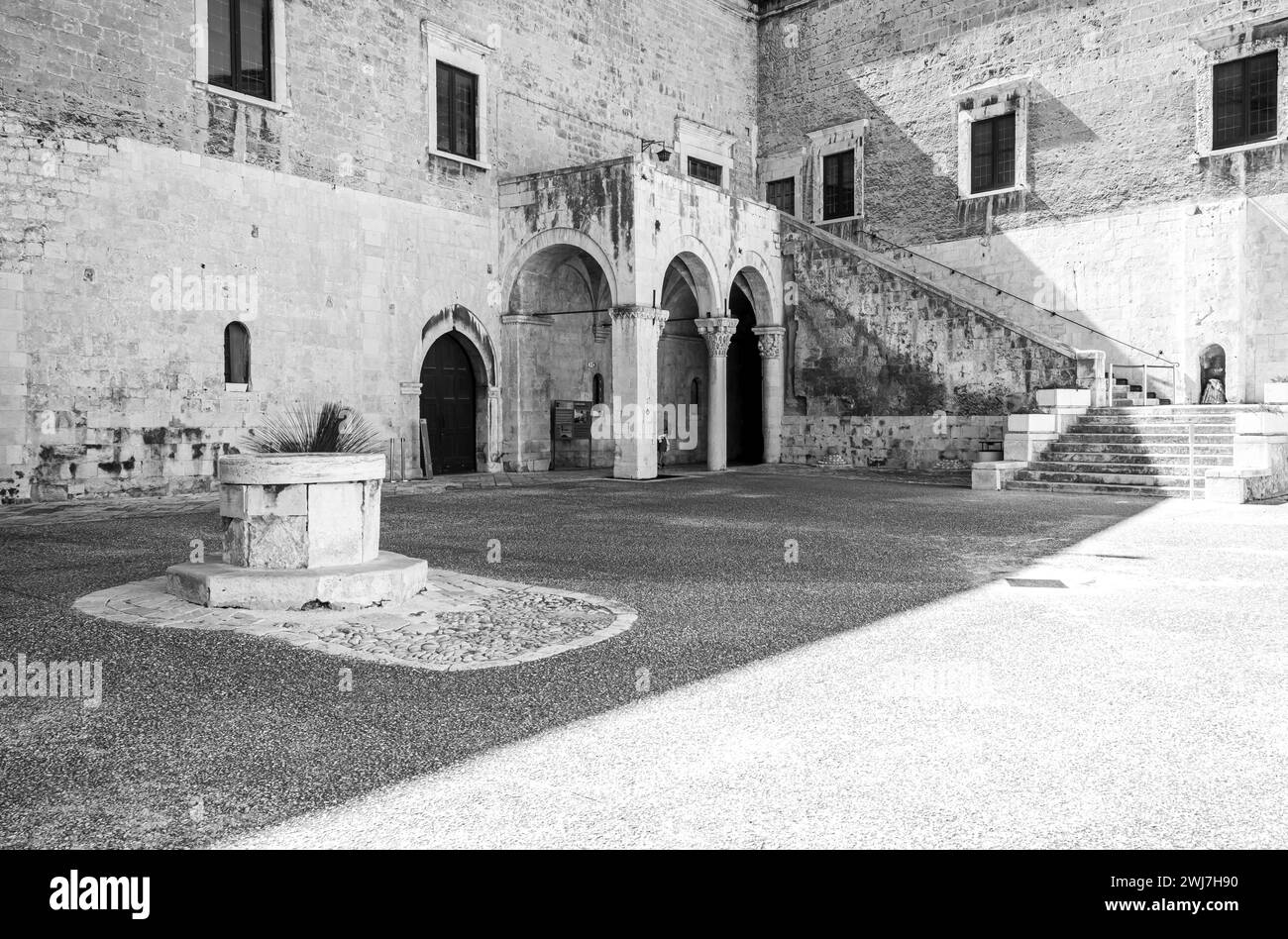 The courtyard of the Norman Swabian Castle ( Castello Normanno Svevo ...