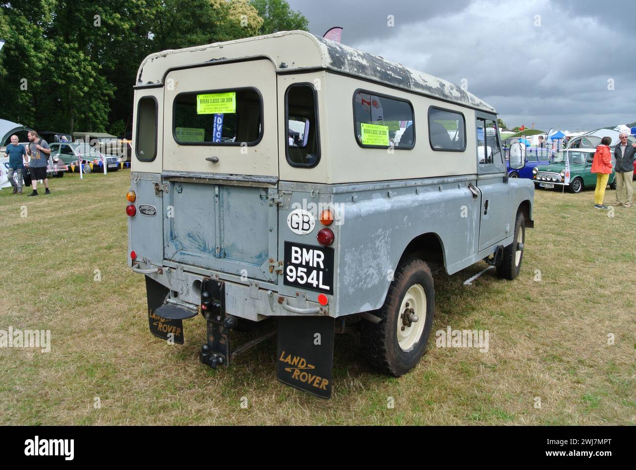 Land rover 109 series hi-res stock photography and images - Alamy