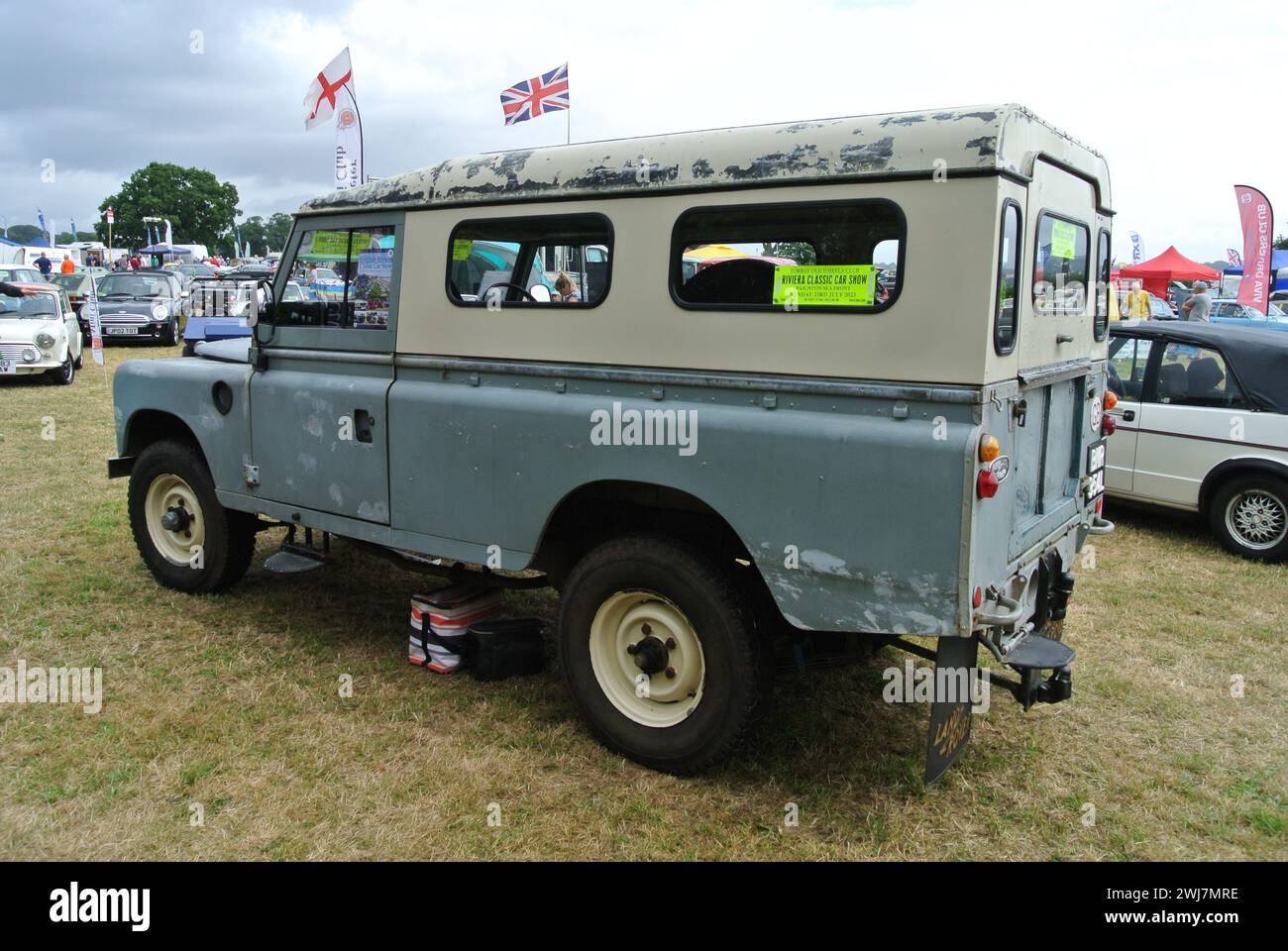 Land rover 109 series hi-res stock photography and images - Alamy