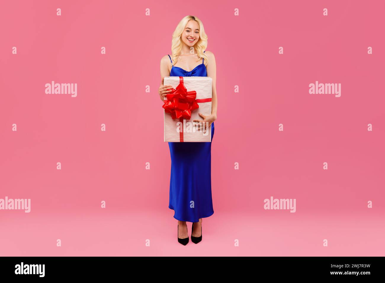 Stylish gift giving hi-res stock photography and images - Alamy