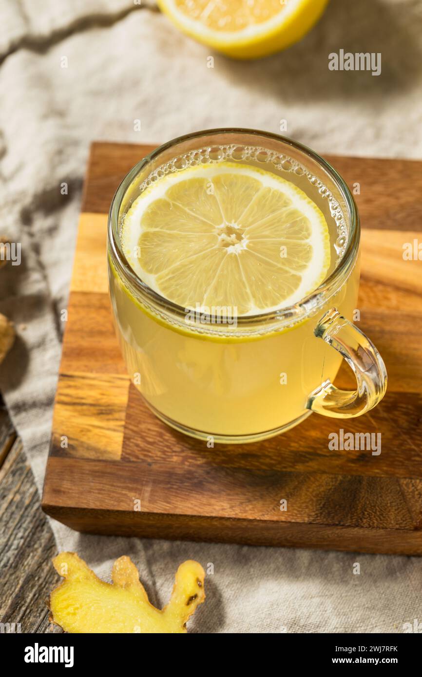 Lemon in mug hi-res stock photography and images - Alamy