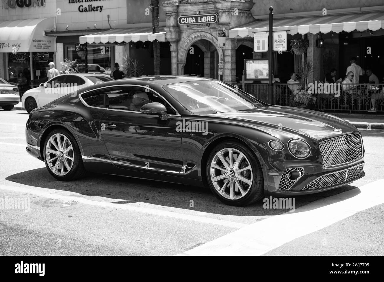 Continental bentley side view Black and White Stock Photos & Images - Alamy