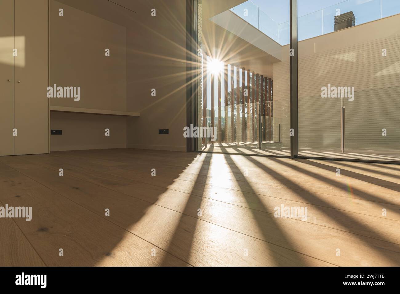 Sun rays inside a building hi-res stock photography and images - Alamy