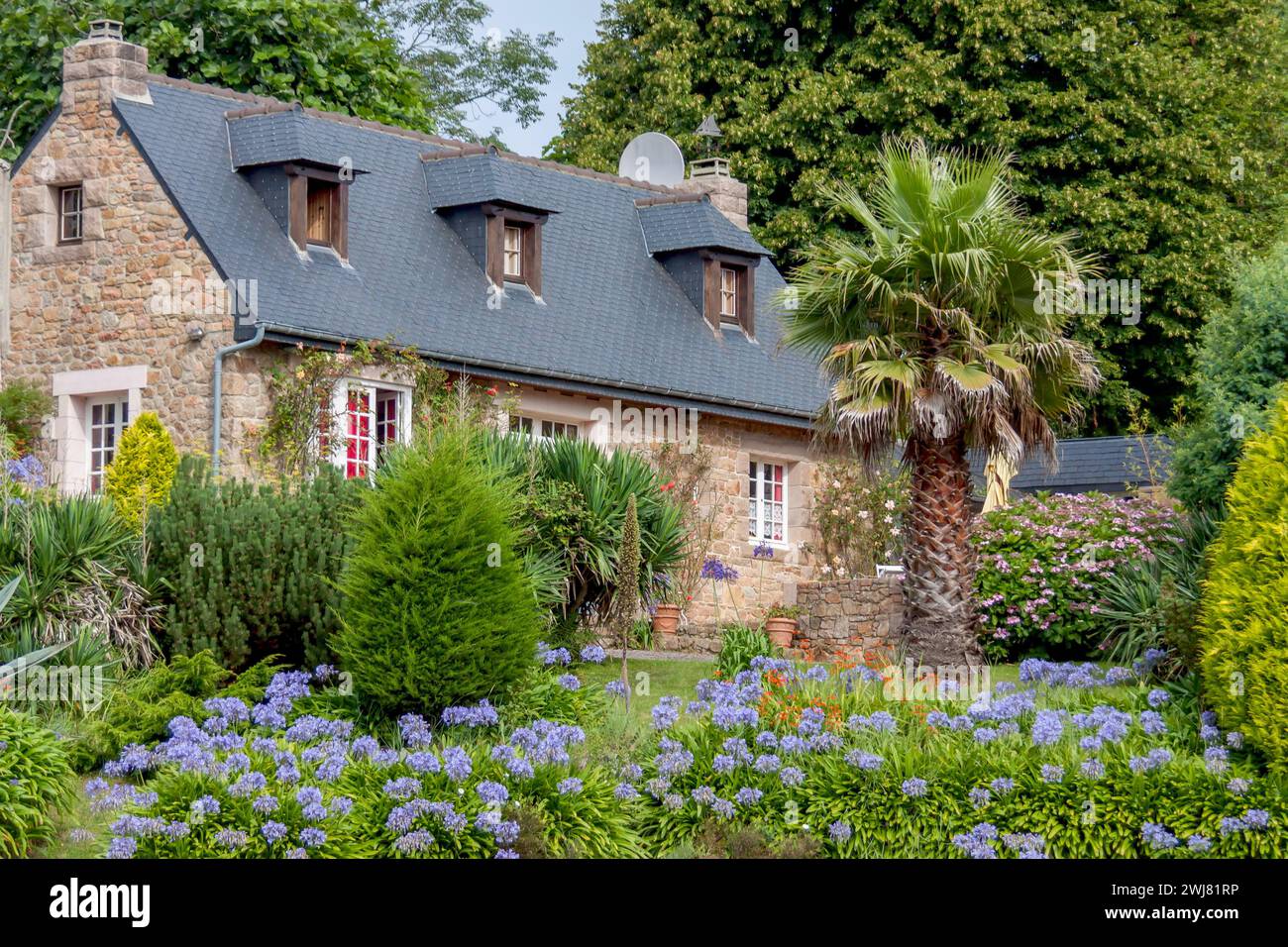 Typical Breton stone house, Brittany, Ile de Brehat, Departement Cotes ...
