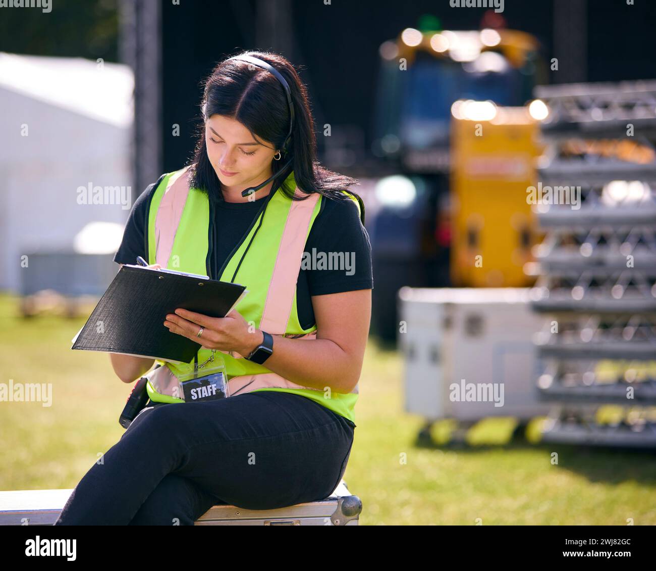 Crew working concert hi-res stock photography and images - Alamy
