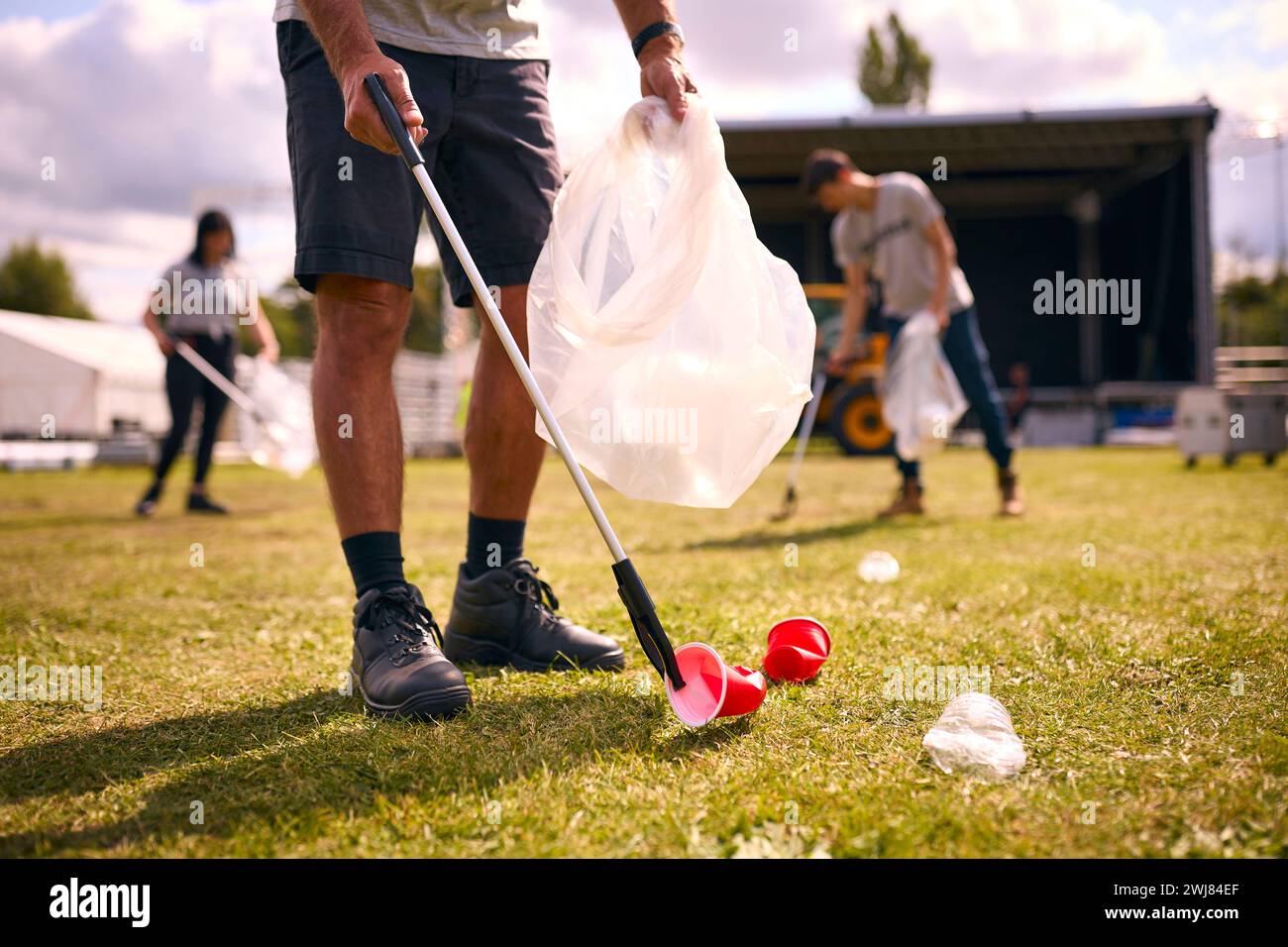 Male litter picker hi-res stock photography and images - Alamy