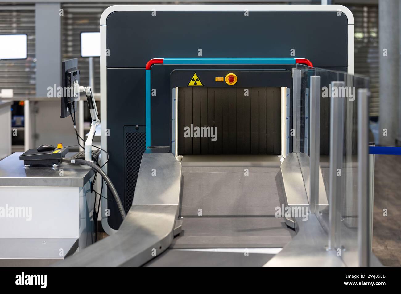 Security scanners in the airport security checkpoint Stock Photo - Alamy