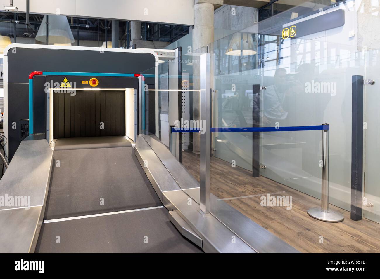 Security scanners in the airport security checkpoint Stock Photo - Alamy