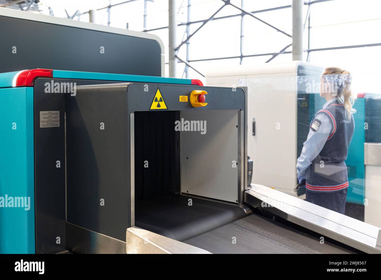 Security gates and scanner at airport Stock Photo - Alamy